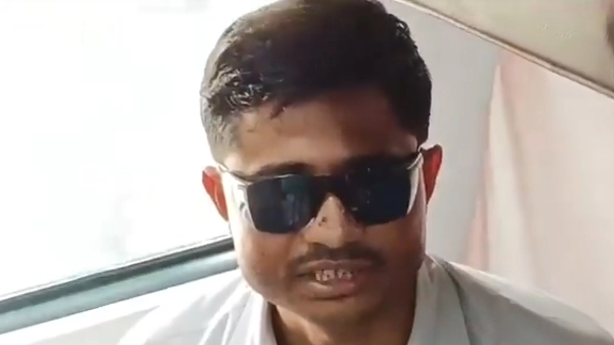 Debashis Chakraborty: বাঁ চোখের দৃষ্টিশক্তি হারাতে বসেছেন, উন্নত চিকি ...