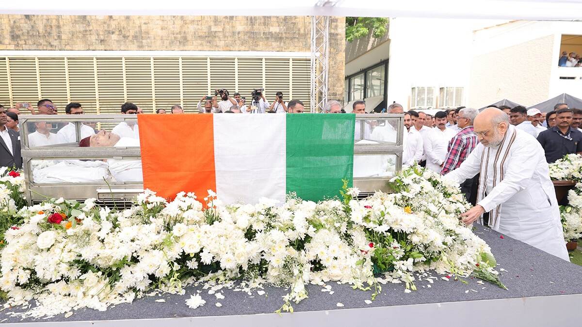 Ratan Tata Dies কেন্দ্রীয় মন্ত্রীরা হাজির পূর্ণ মর্যাদায় শেষ বিদায়