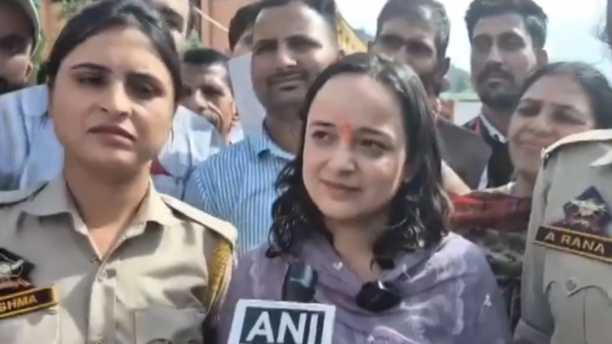 Jammu And Kashmir: বাবা, কাকাকে একসঙ্গে হত্যা করে জঙ্গিরা, ভয় কাটিয়ে ...