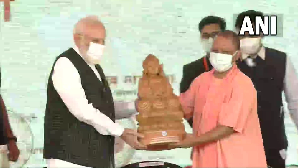 Yogi Met Modi: দিল্লিতে মোদী-যোগী সাক্ষাৎ, বৈঠকে ইউপির উন্নয়ন | 🇮🇳 ...