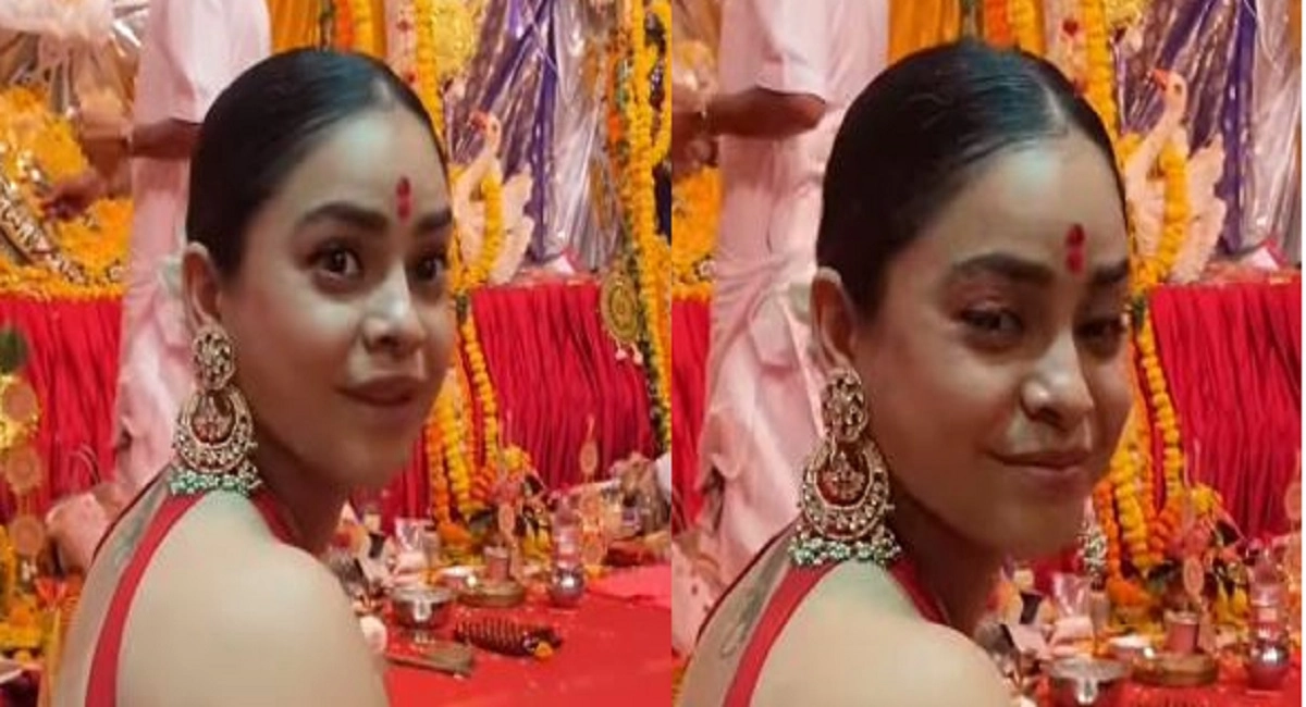 Durga Puja 2022: মুম্বইতে রানি, কাজলদের বাড়ির পুজোয় হাজির সুমনা ...