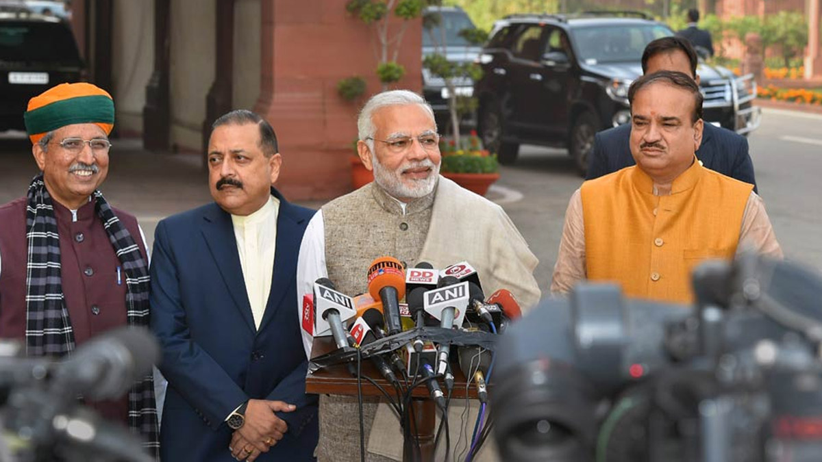 Did PM Narendra Modi Shave His Head, Beard and Mustache: মা-এর ...