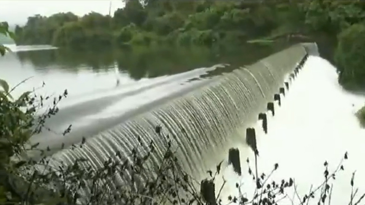 Tulsi Dam Overflow: প্রবল বৃষ্টিতে উপচে পড়ছে মুম্বাইতে জল সরবরাহ করার ...