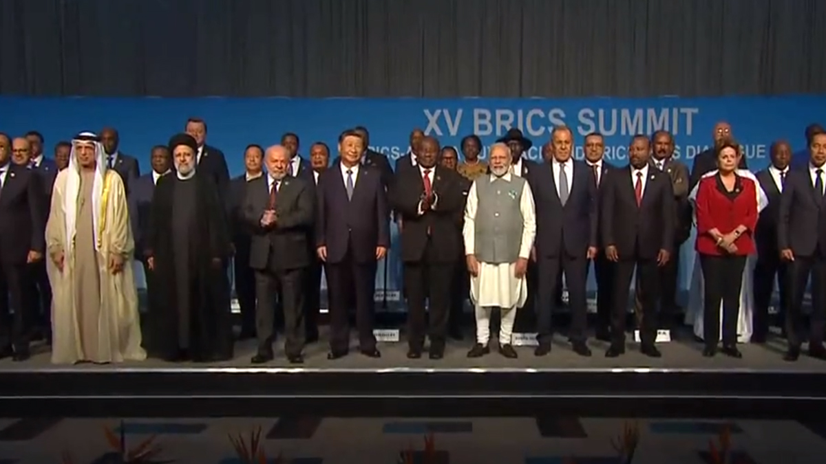 Photo Session In BRICS Summit 2023: ব্রিকস সম্মেলনের ফটোসেশনে মধ্যমণি ...