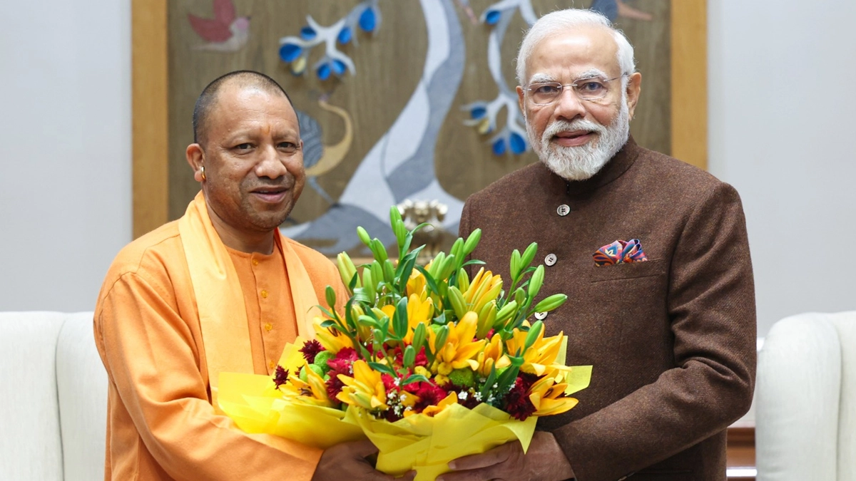 Yogi Met Modi: দিল্লিতে সাক্ষাৎ যোগী-মোদির, দেখুন ছবি | 🇮🇳 LatestLY বাংলা