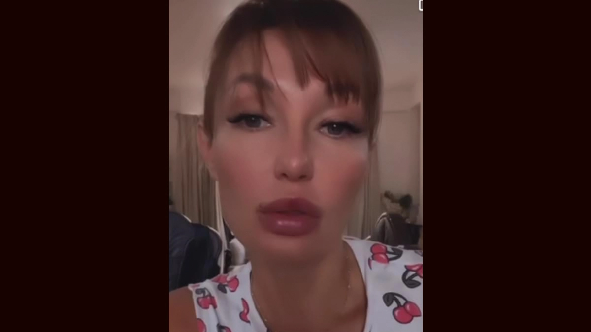 Viral IndiGo Video: বিমান চালককে সজোরে ঘুষি, প্রত্যক্ষদর্শী রাশিয়ান ...